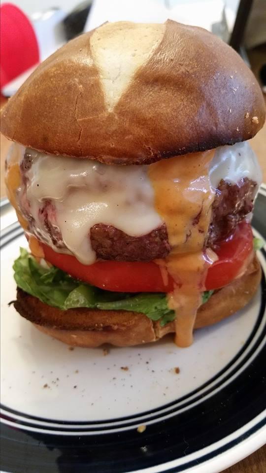 Medium rare juicy burger [homemade] - Dining and Cooking