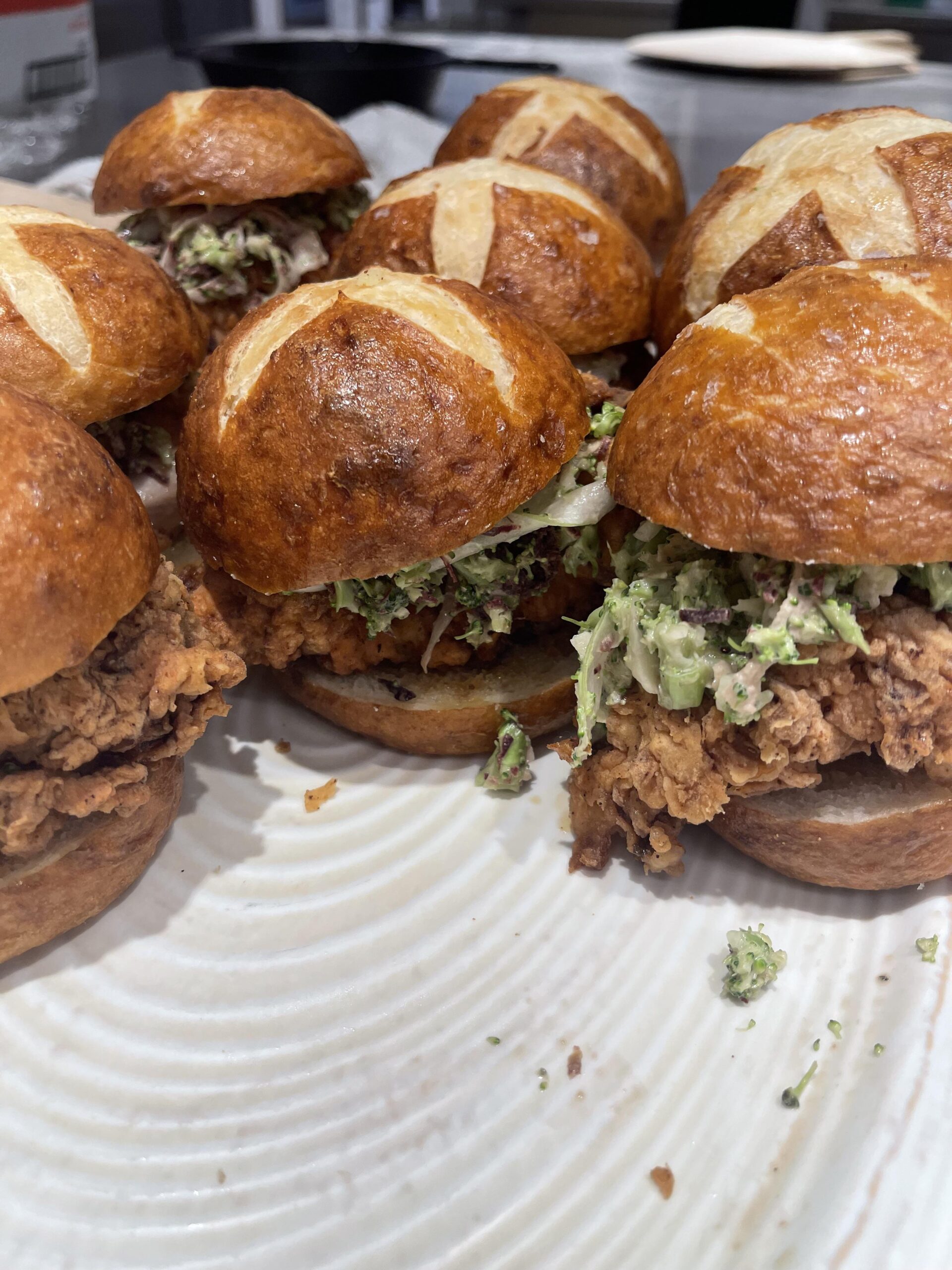 [pro/chef] mini chicken sandwiches on pretzel bun - Dining and Cooking