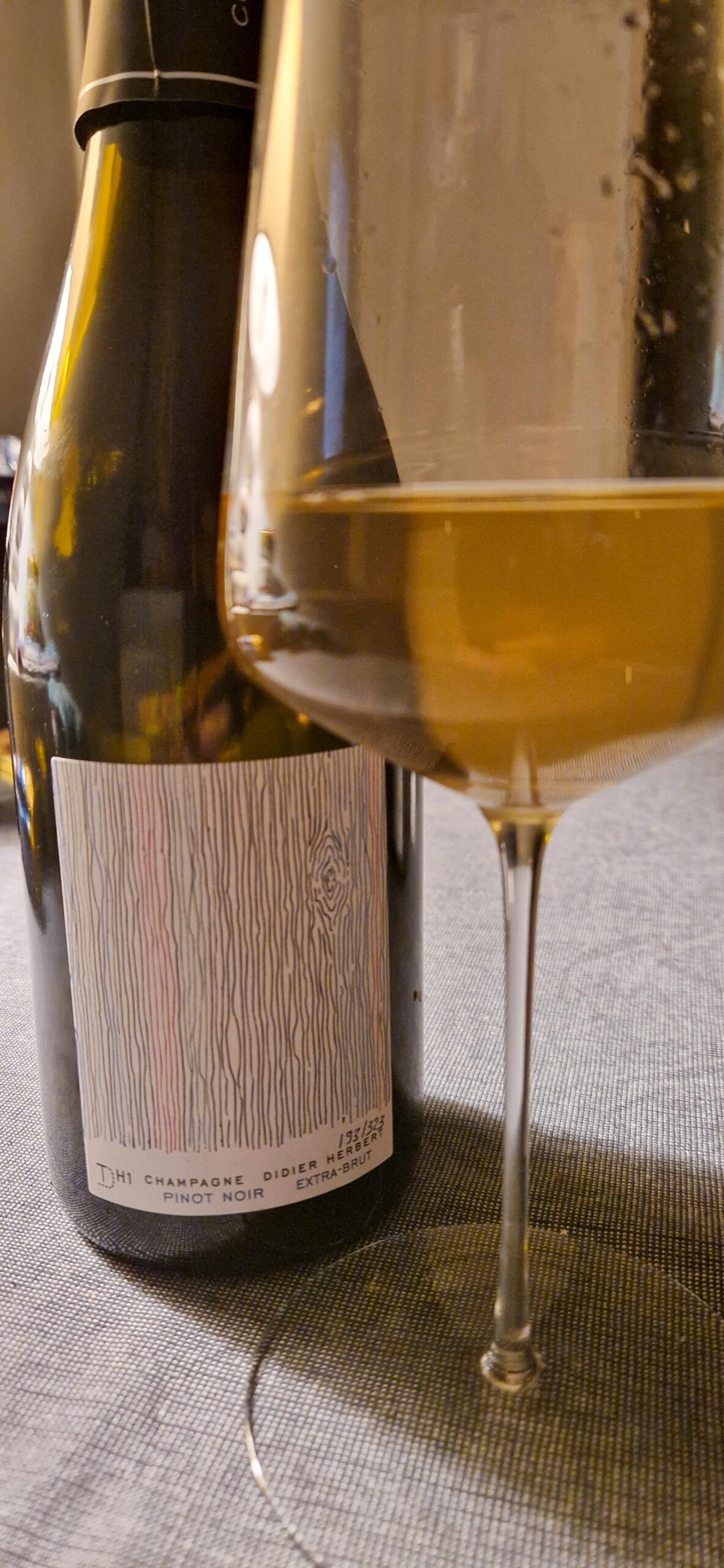 Break-up bottle Didier Herbert : DH1 Pinot Noir Extra-Brut - Dining and ...