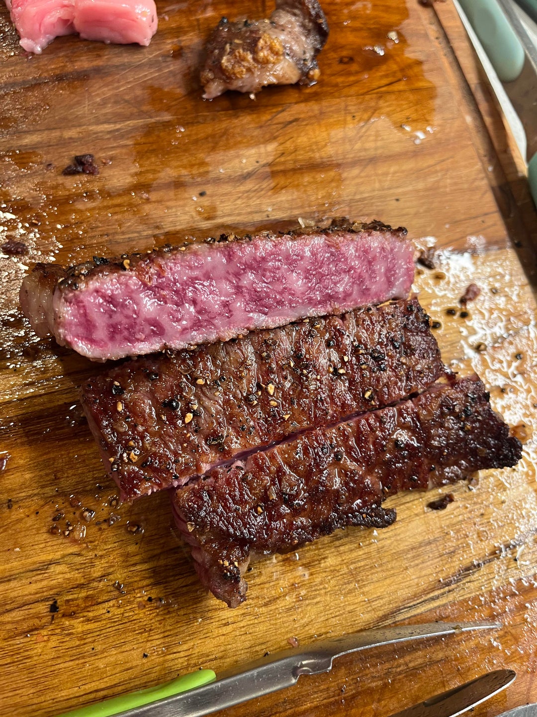 Nailed the perfect sear on my Christmas Japanese A5. Heated the cast ...