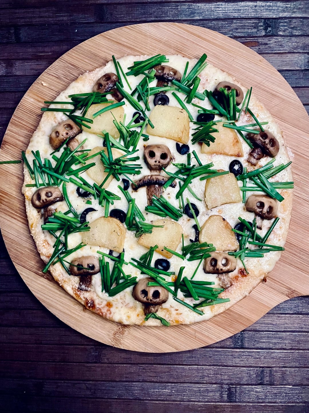 Pizza with chives - Dining and Cooking