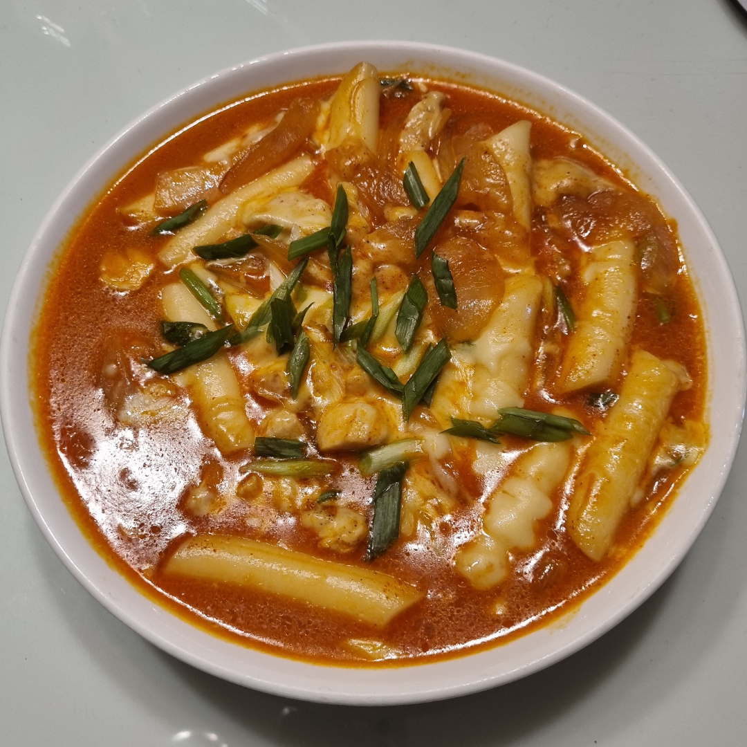 Made some chicken and cheese tteokbokki - Dining and Cooking