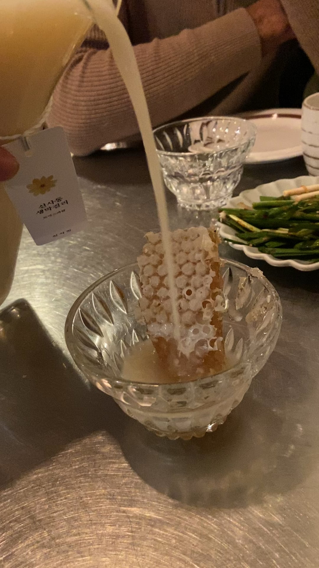 Honeycomb Makgeolli at Sinsajeon! - Dining and Cooking