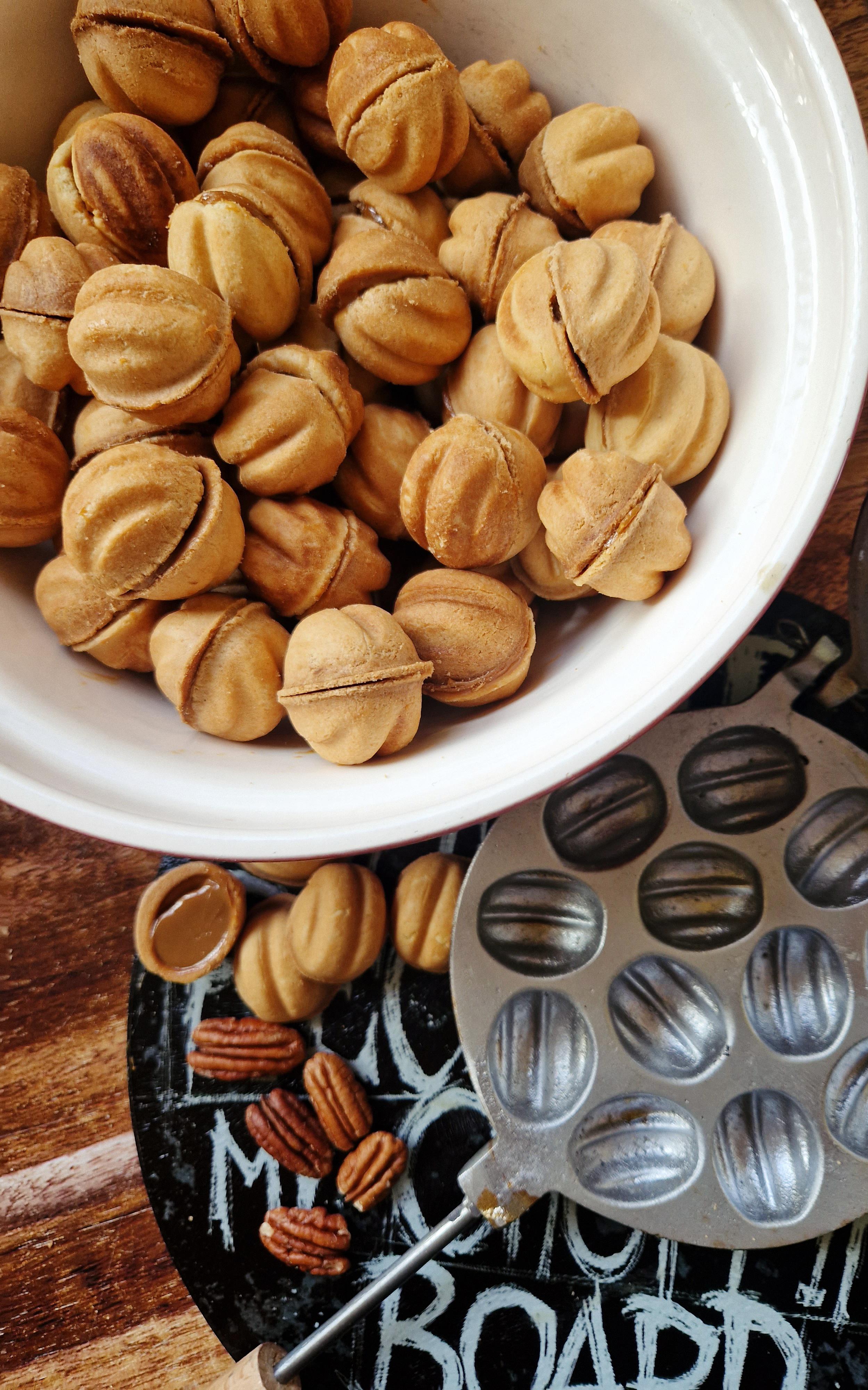 [Homemade] Nut shaped, Caramel filled cookies - Dining and Cooking