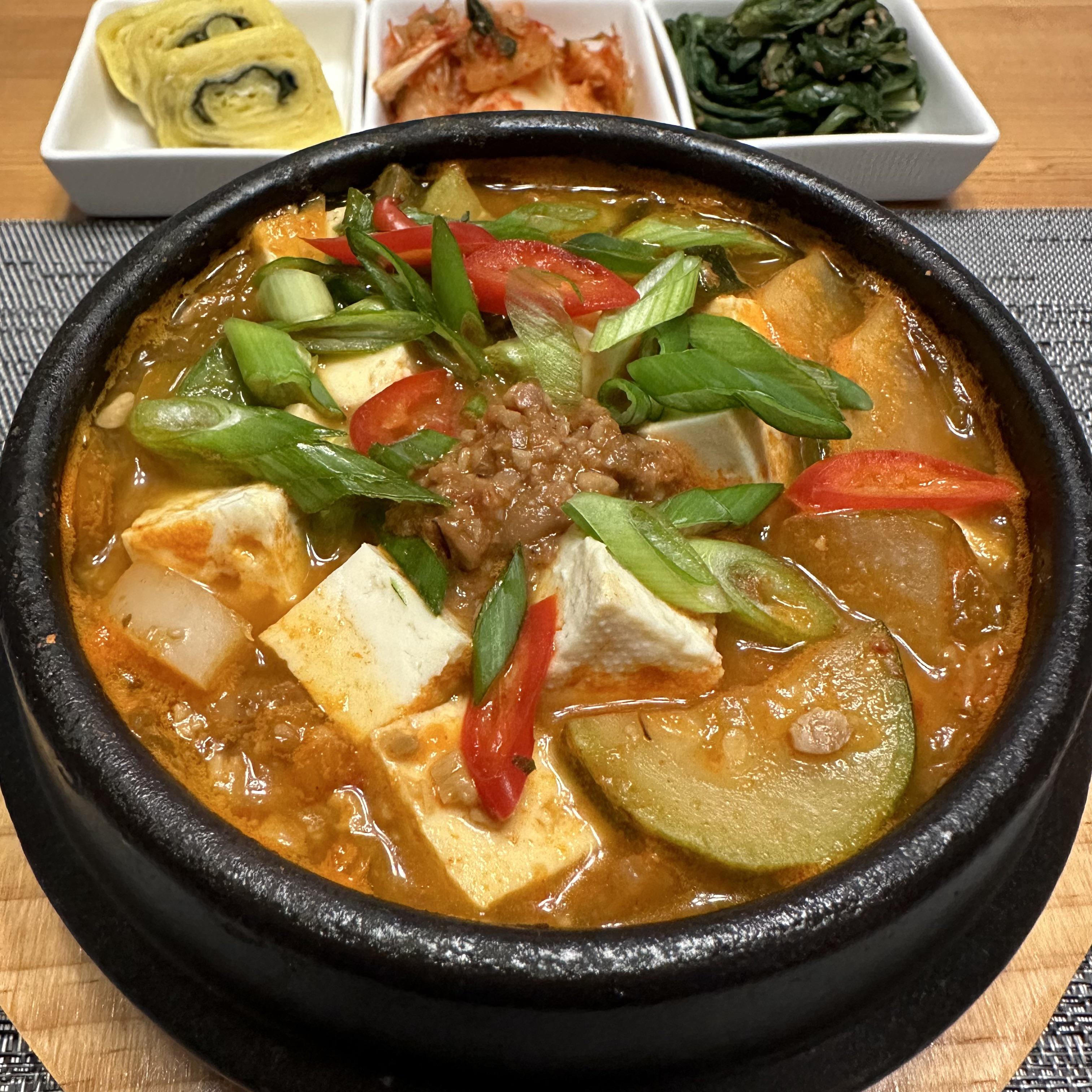 Cheonggukjang jjigae - Dining and Cooking