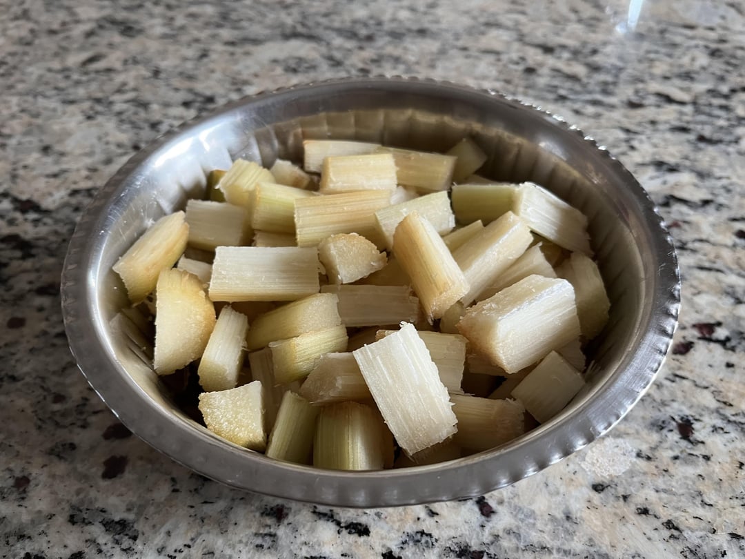 [i ate] Raw fresh sugarcane. - Dining and Cooking
