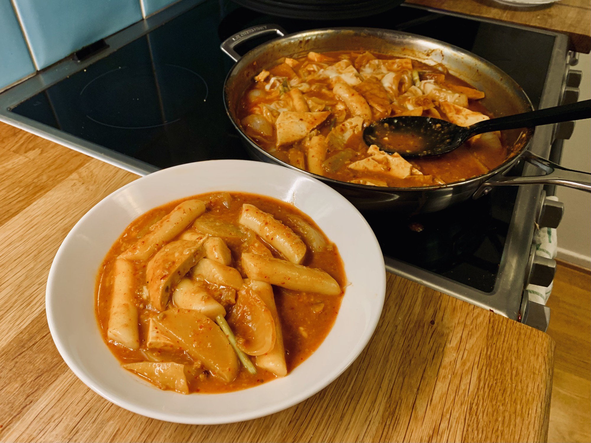 Vegan Tteokbokki (Korean spicy simmered rice cake) - Dining and Cooking