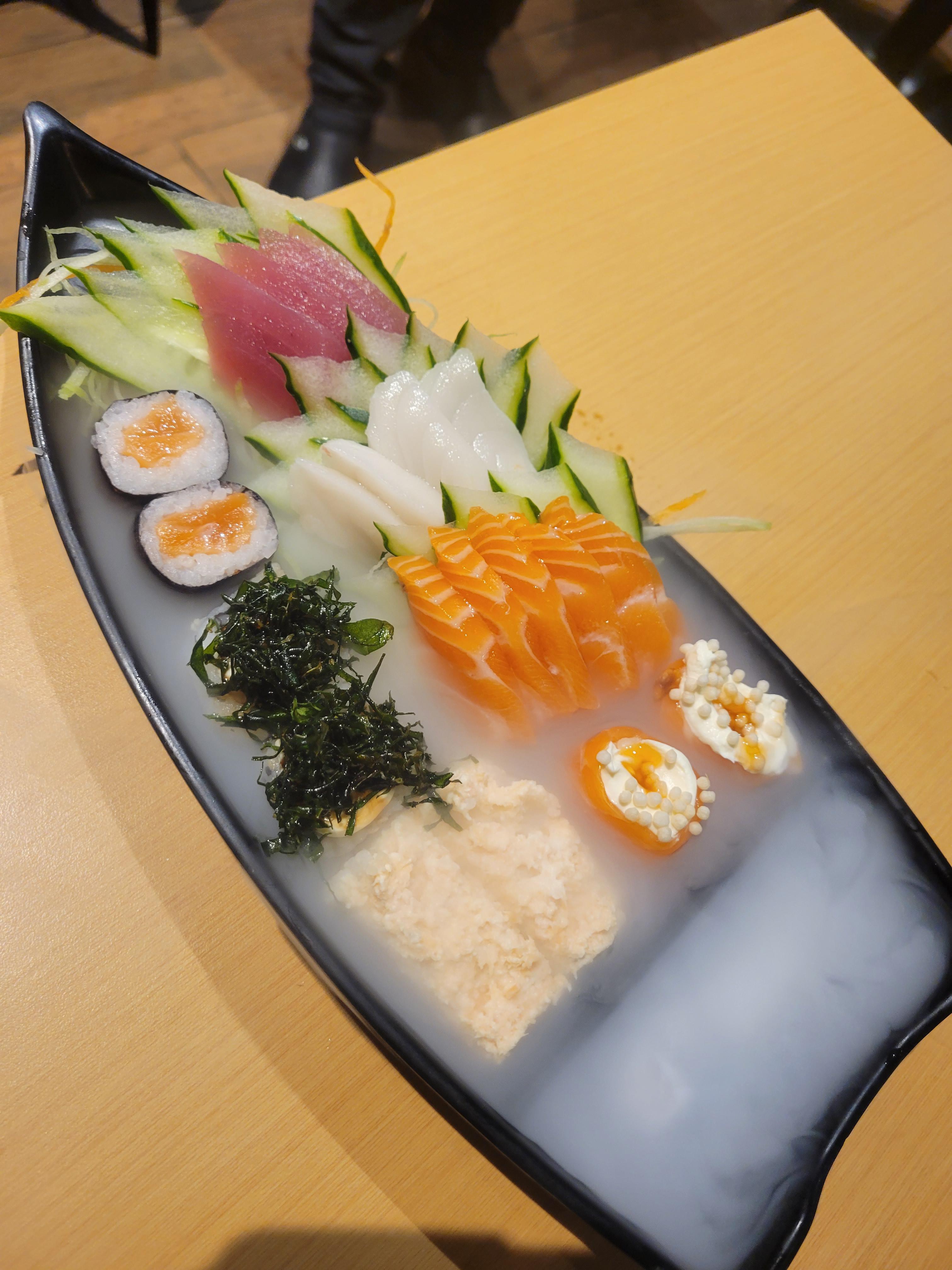 Thoughts on sushi served with dry ice? - Dining and Cooking