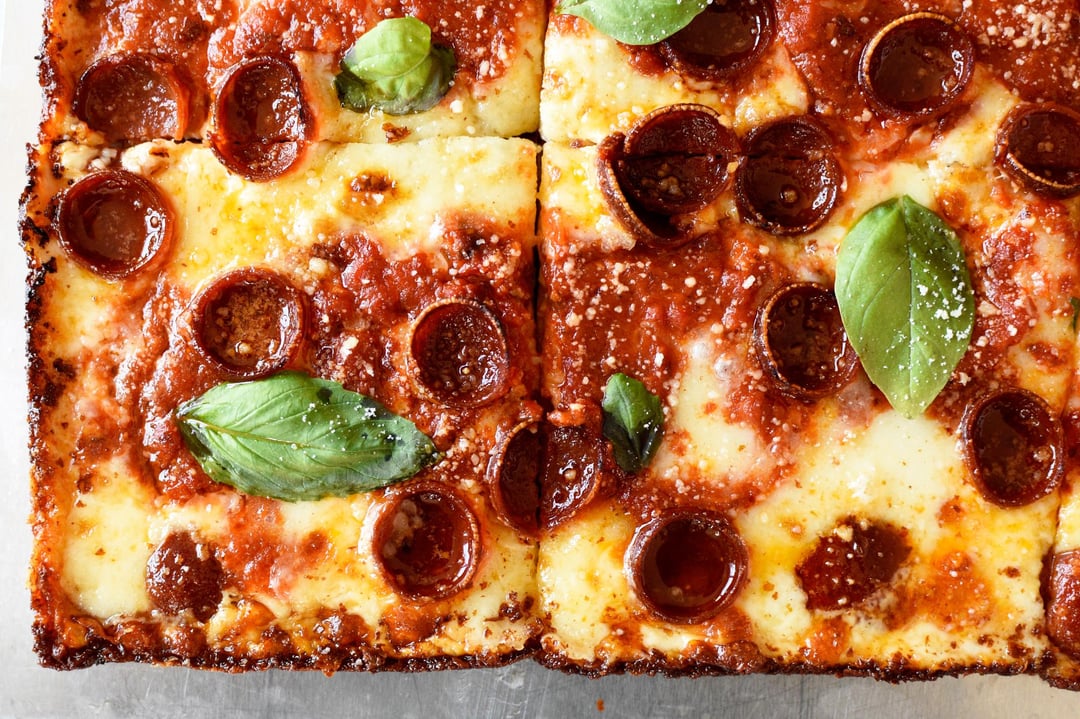 I made a thin crust Detroit. - Dining and Cooking