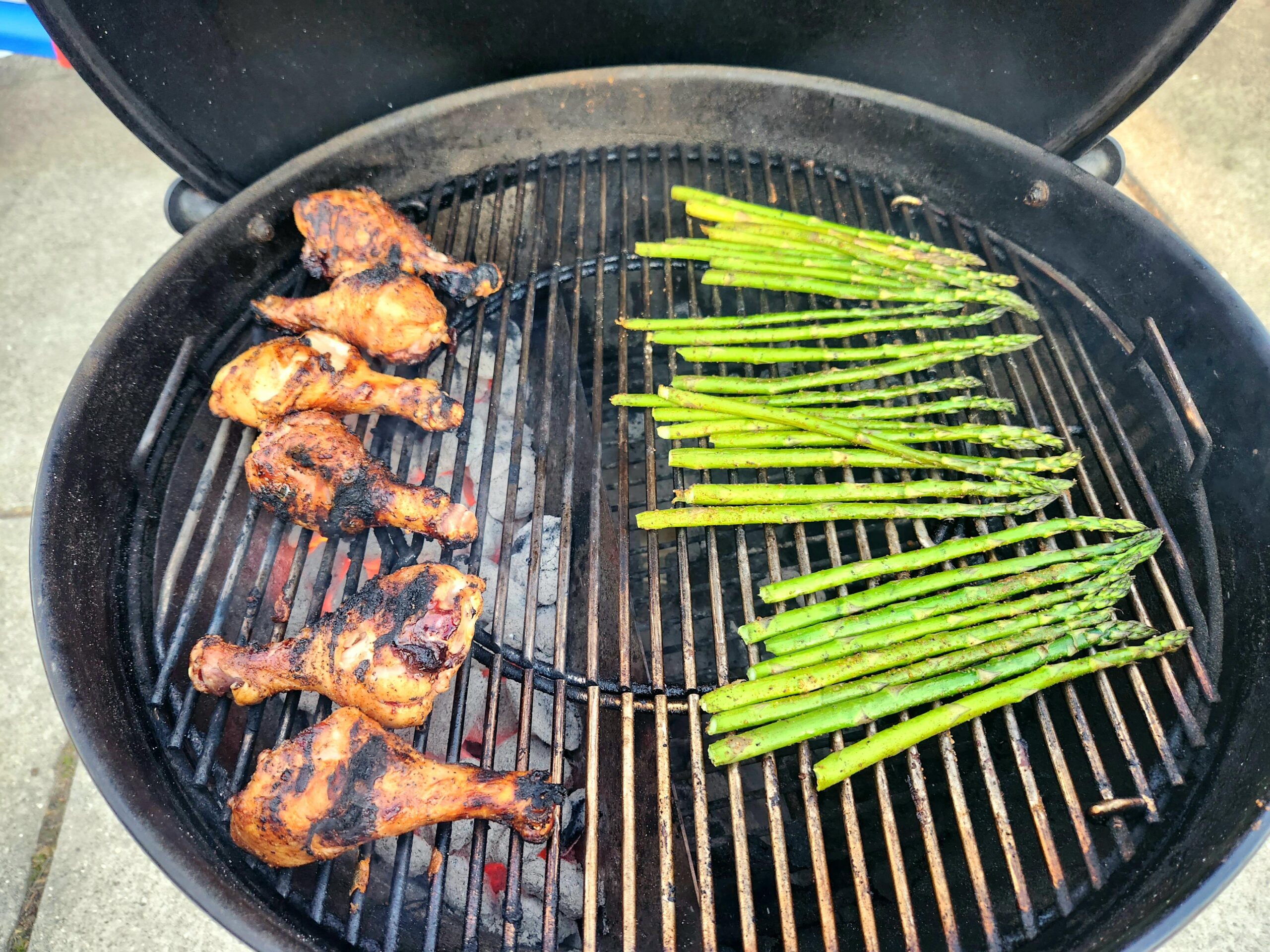 Drummies and asparagus - Dining and Cooking