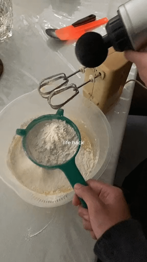 Massage gun flour sifter - Dining and Cooking