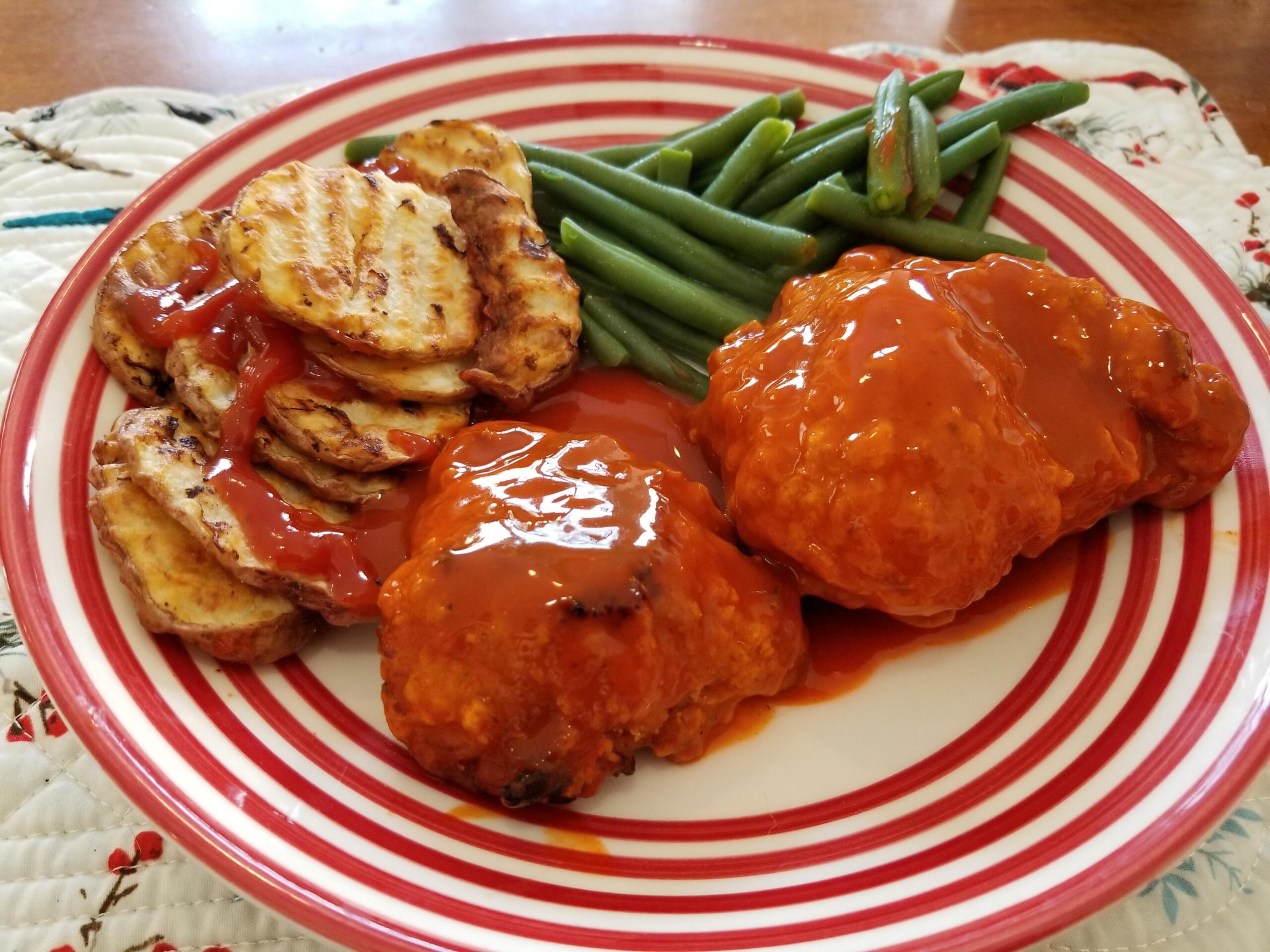 breaded chicken with buffalo sauce and crispy seasoned potatoes and ...