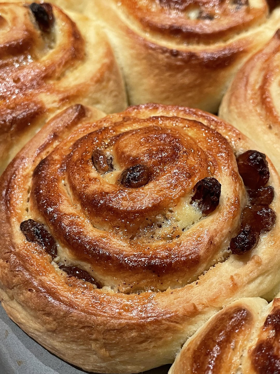 Cinnamon raisin rolls - Dining and Cooking