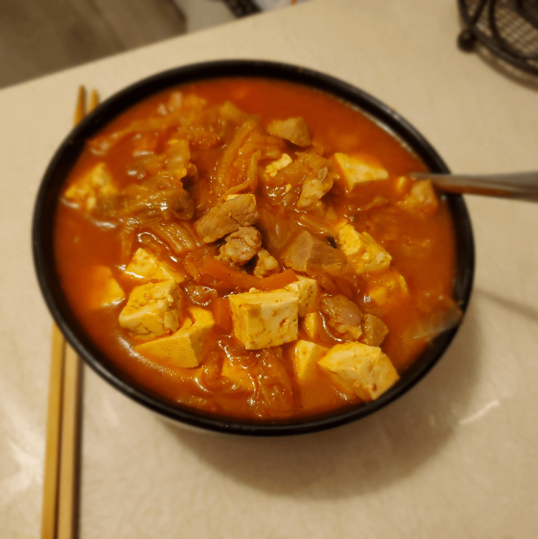 I Made Kimchi-Guk for the First Time - Dining and Cooking