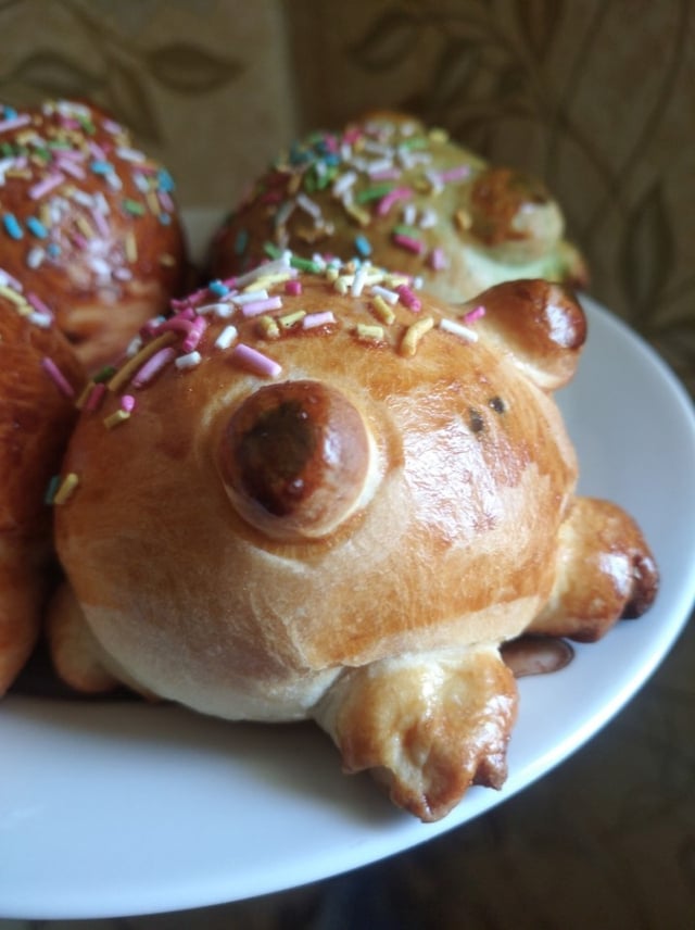 a year ago I baked bread frogs! or... is it bun frogs? Either way, I ...