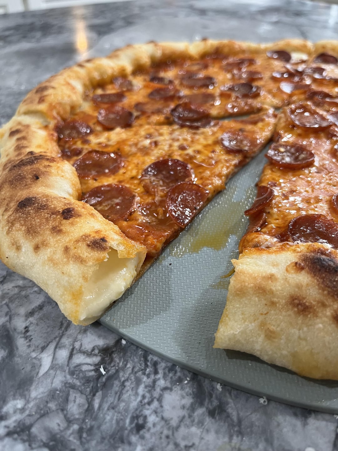 Finally got a good looking stuffed crust pizza. - Dining and Cooking