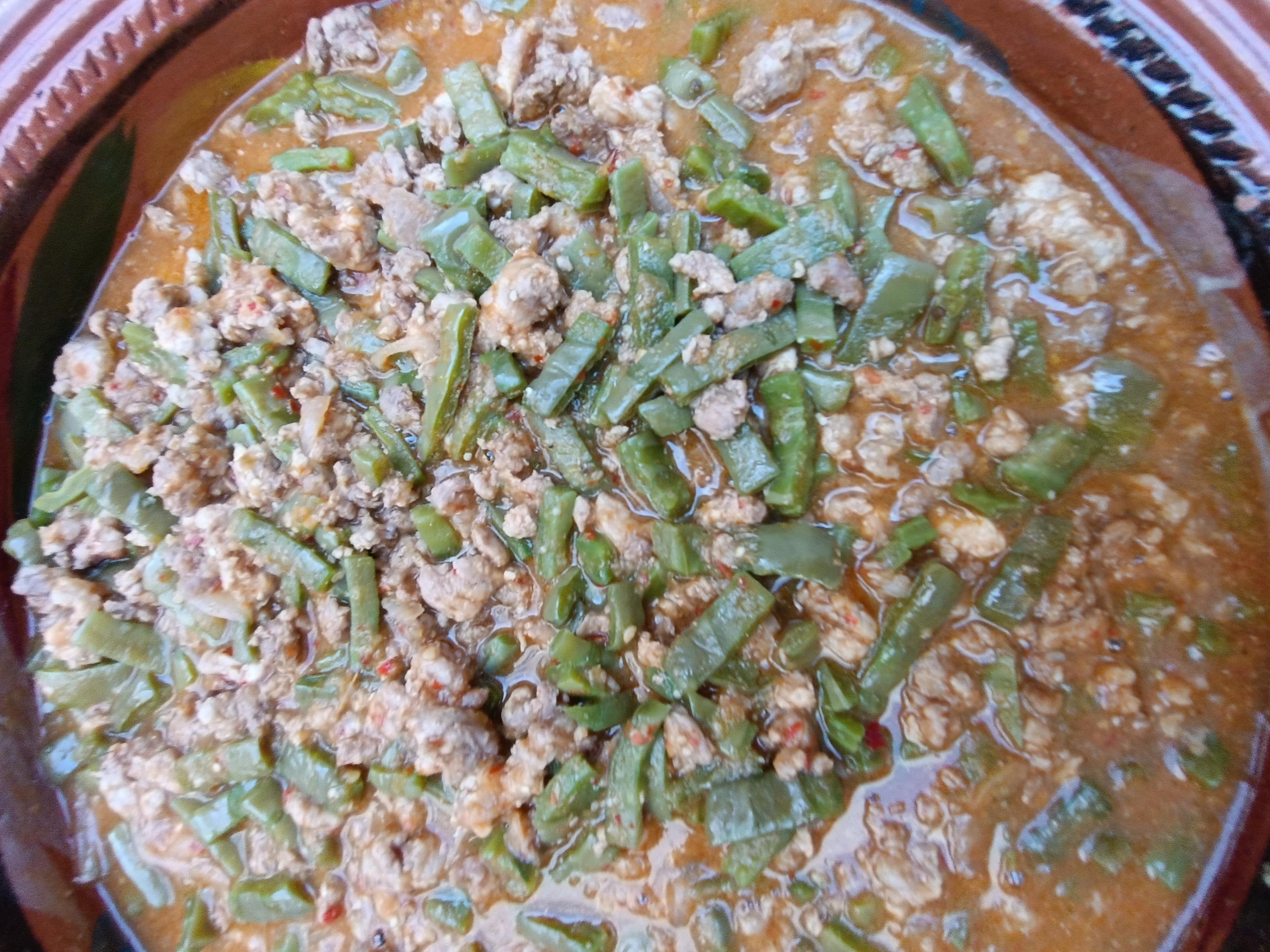 Suadero con nopales en salsa de morita. 👌 - Dining and Cooking