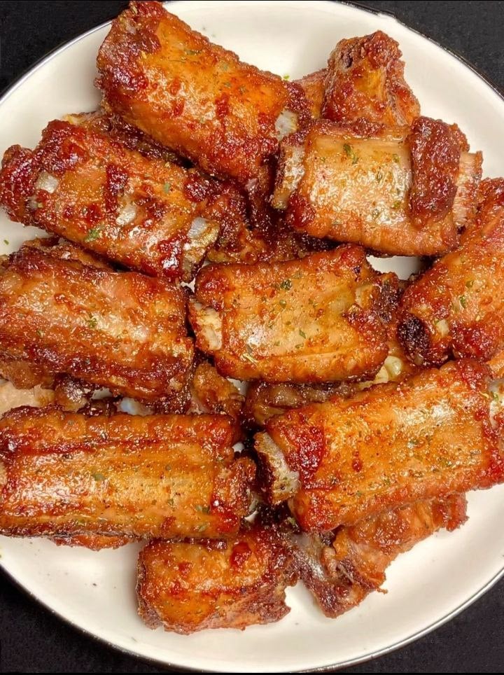 [Homemade] Peppered pork ribs, crispy on the outside and tender on the ...