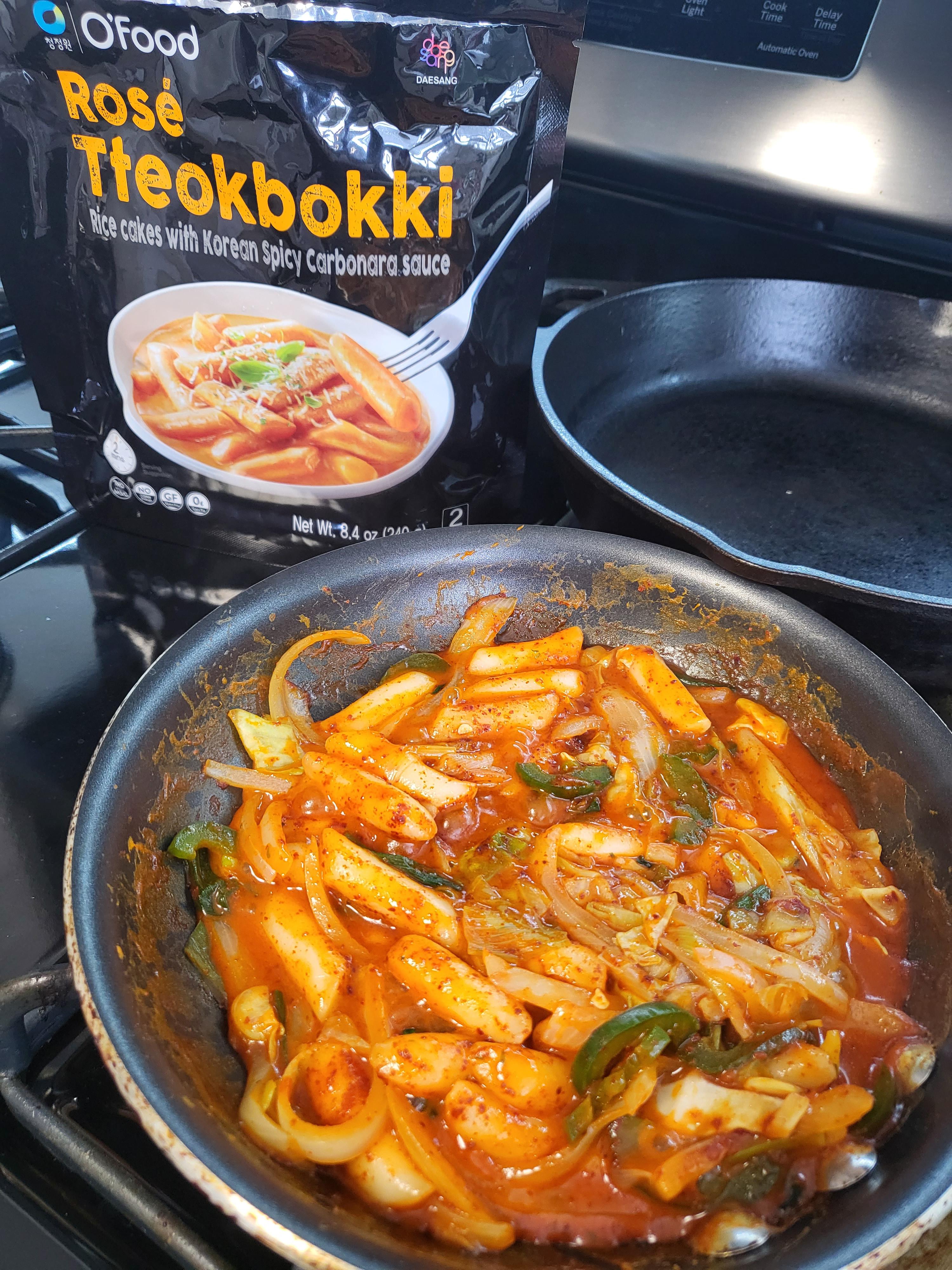 Rose Tteokbokki from 청정원.. don't recommend 2/5 - Dining and Cooking