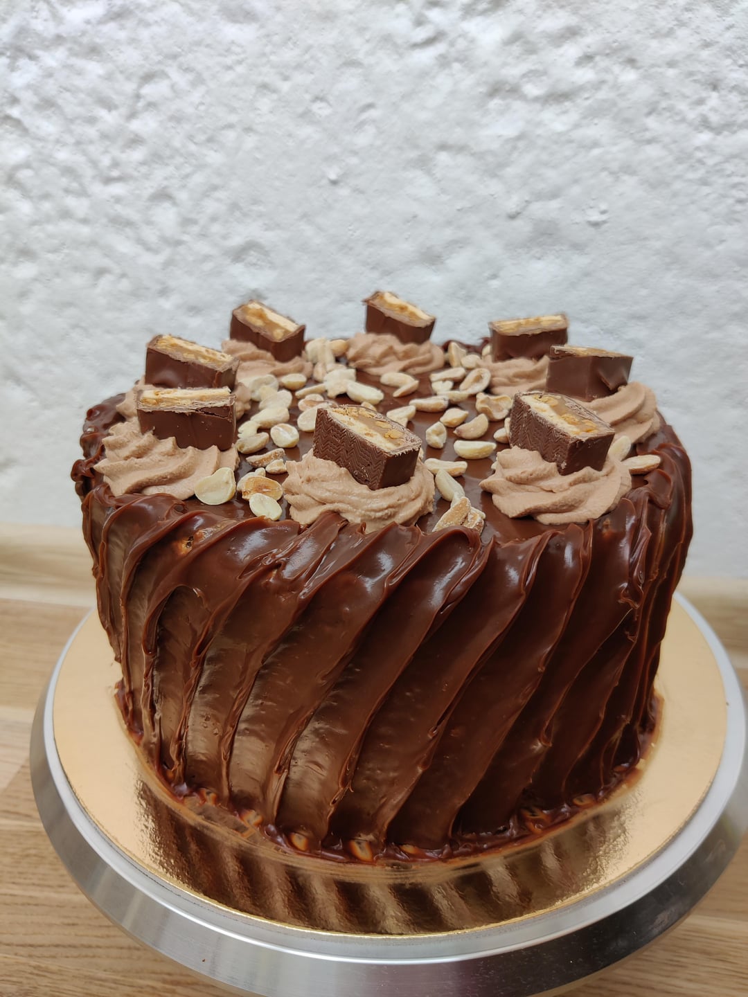 Snickers honey cake for my best friend's birthday - Dining and Cooking