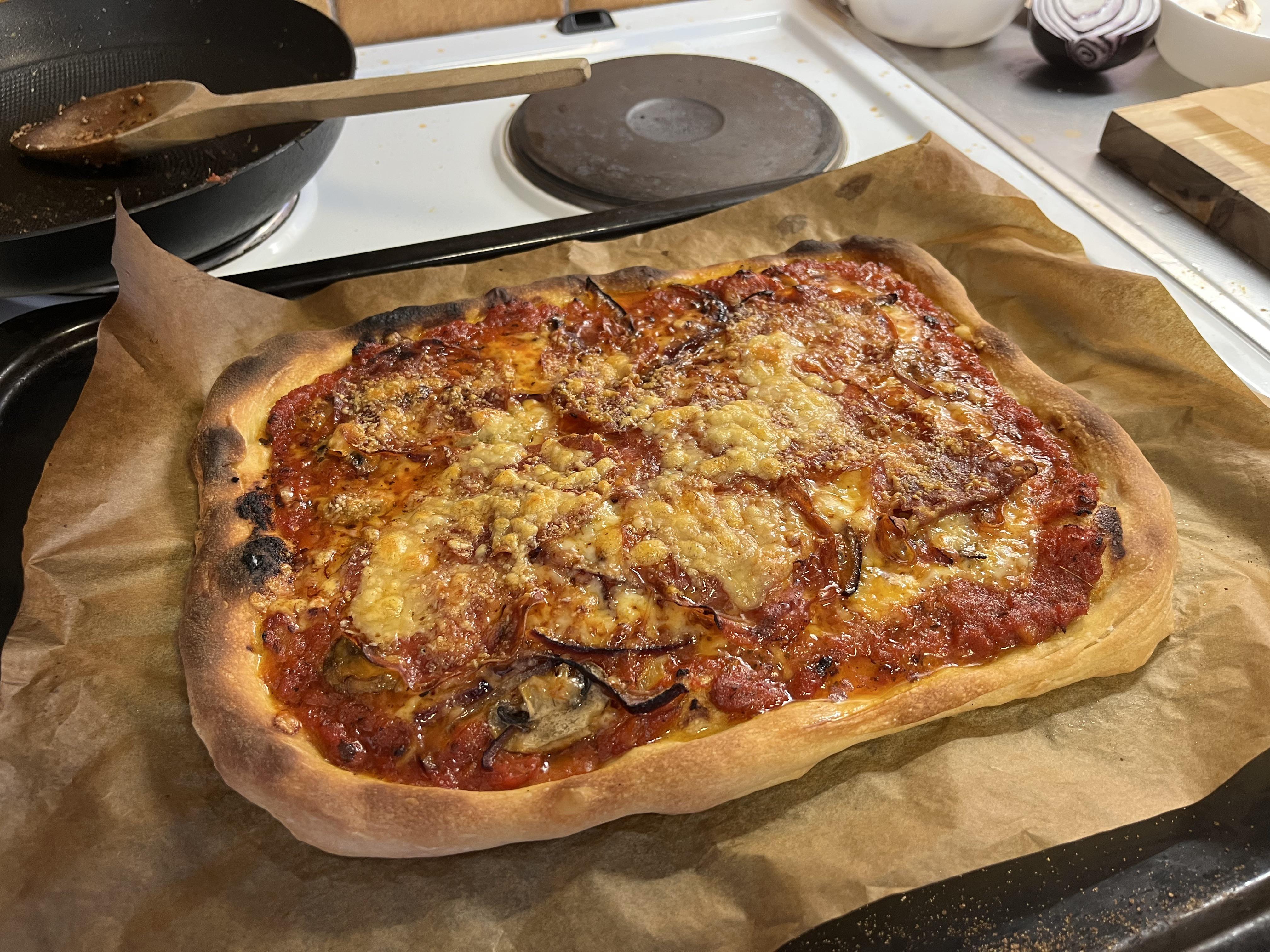 My third pizza and the first non deep dish. - Dining and Cooking