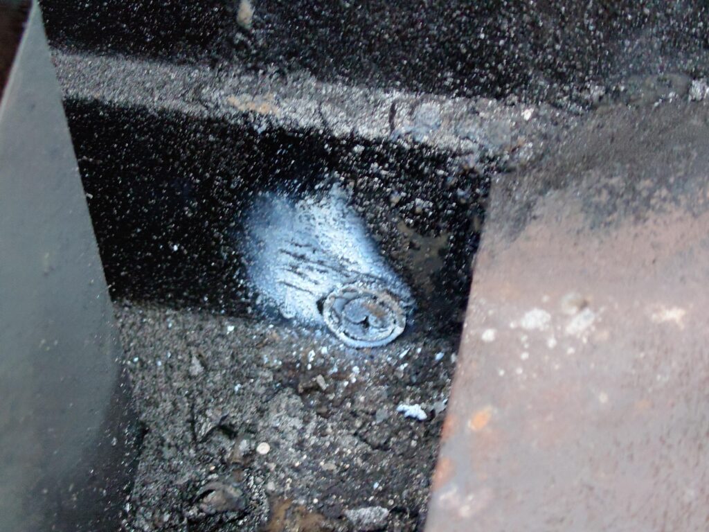 What happened here with the screws during pyrolizing? - Dining and Cooking
