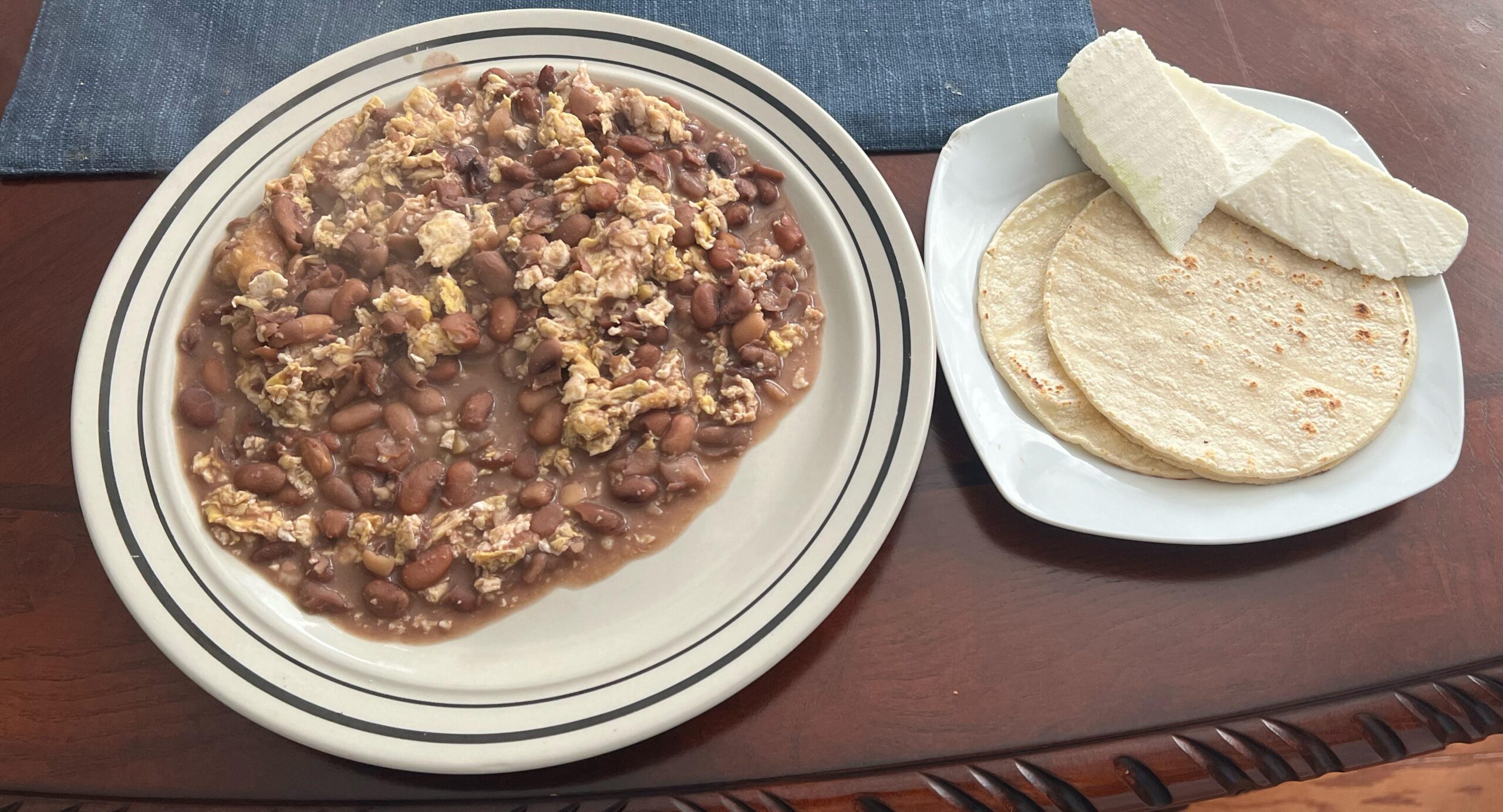 Huevos Con Frijoles Fritos Y Queso Fresco Dining And Cooking