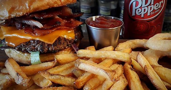 [Homemade] Burger with brioche, classic sauce, lettuce, red onion, 120g ...