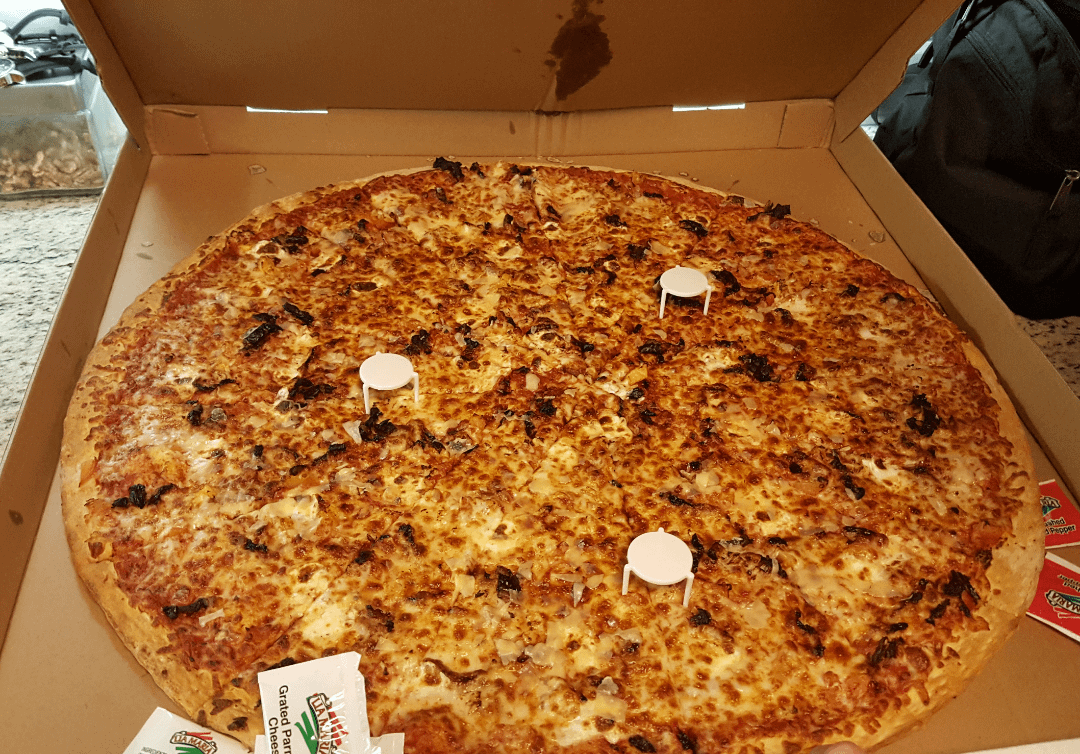 This is a 28" pizza pie. What's the largest pizza you've seen? - Dining ...