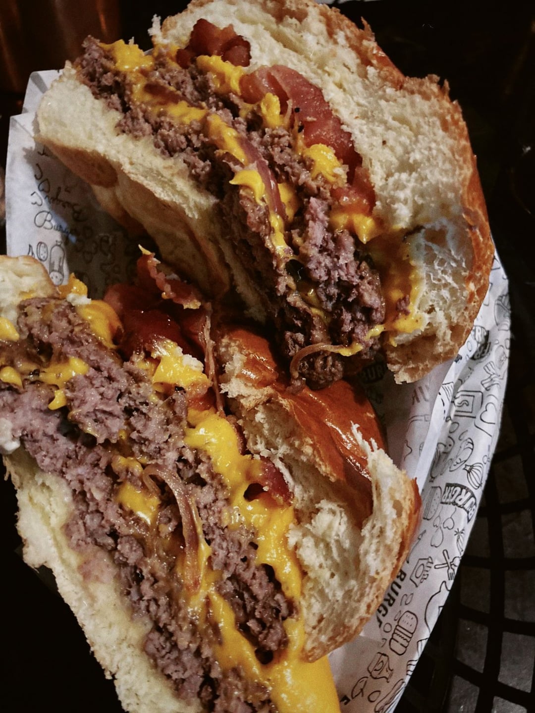 Some Burgers from a Brazilian inner city! - Dining and Cooking