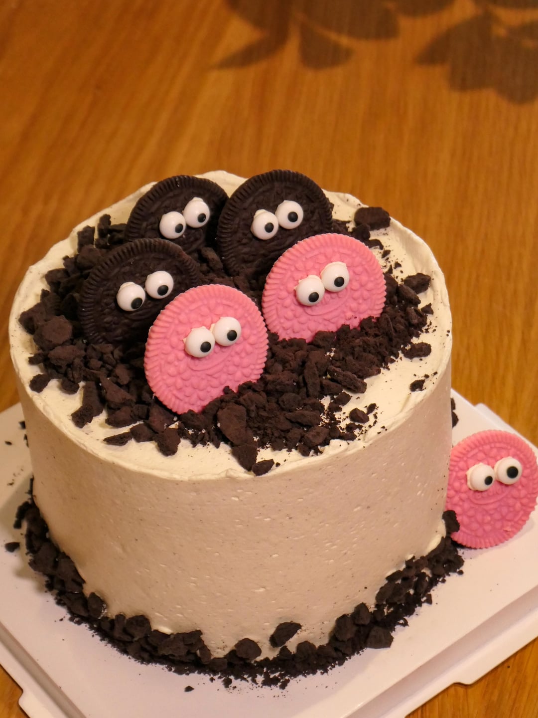 oreo elves cake made for children's day 👀 (late post) - Dining and Cooking
