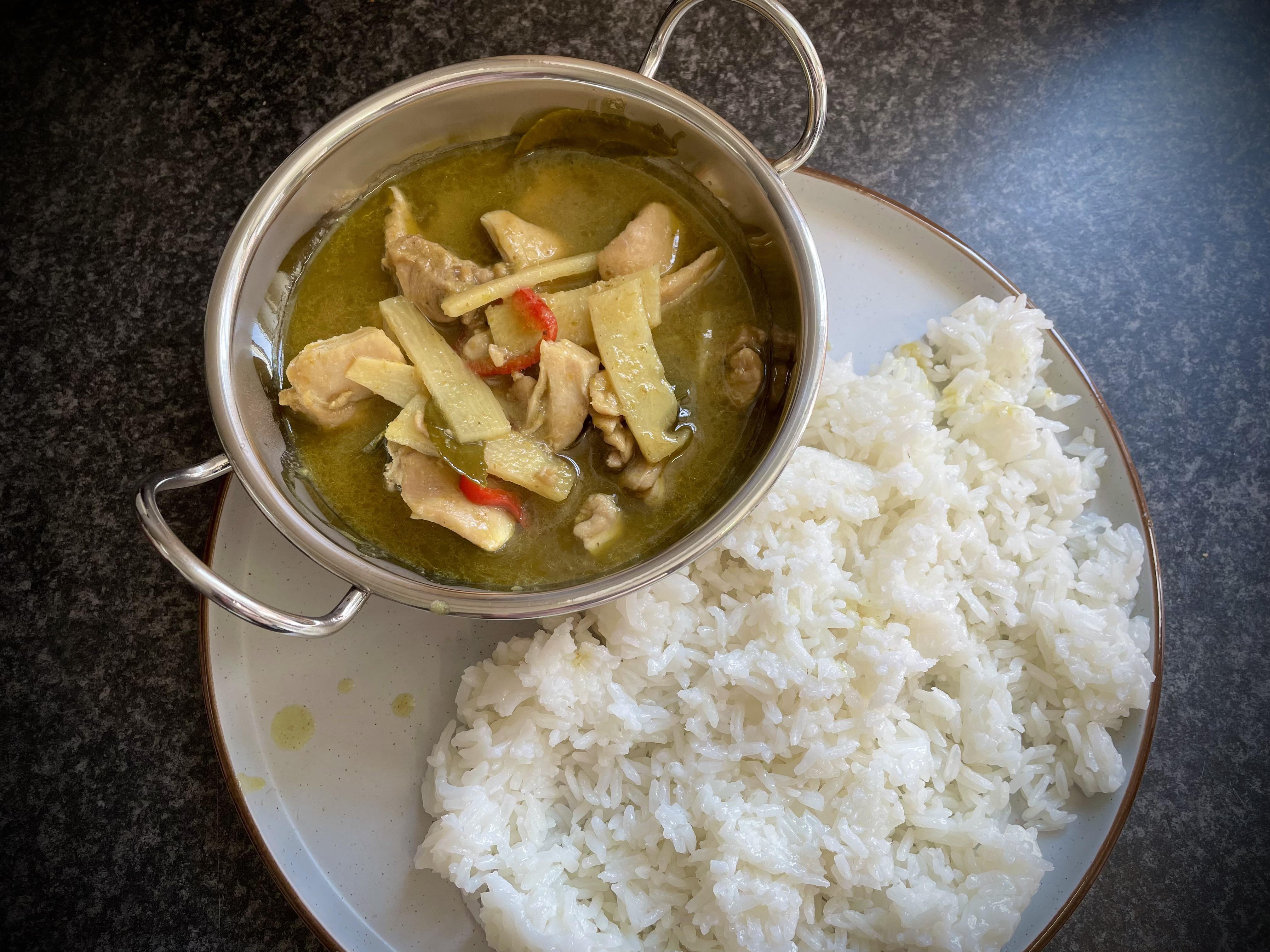 Home made Thai green curry [แกงเขียวหวาน] - Dining and Cooking