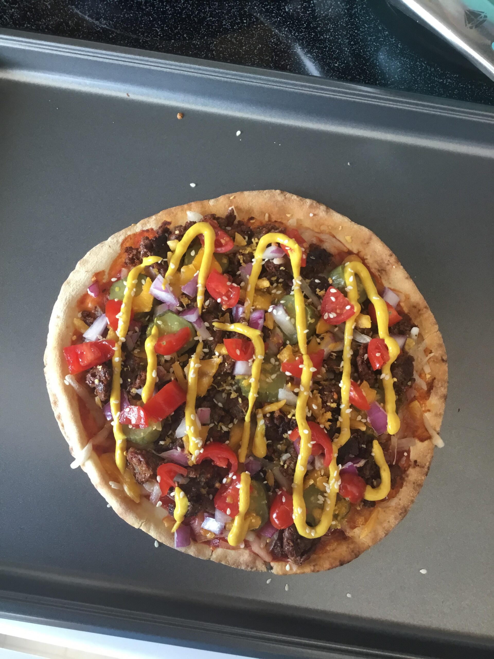 Cheeseburger pizza on a pita - Dining and Cooking