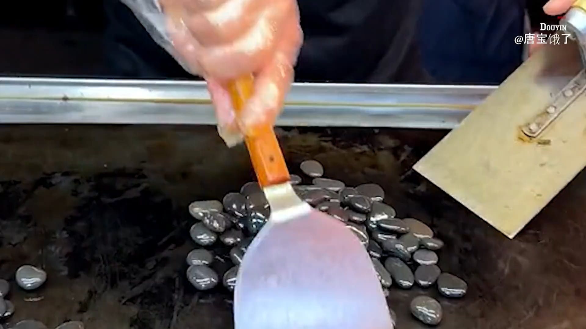 Stir-fried stones are China’s latest street food fad - Dining and Cooking