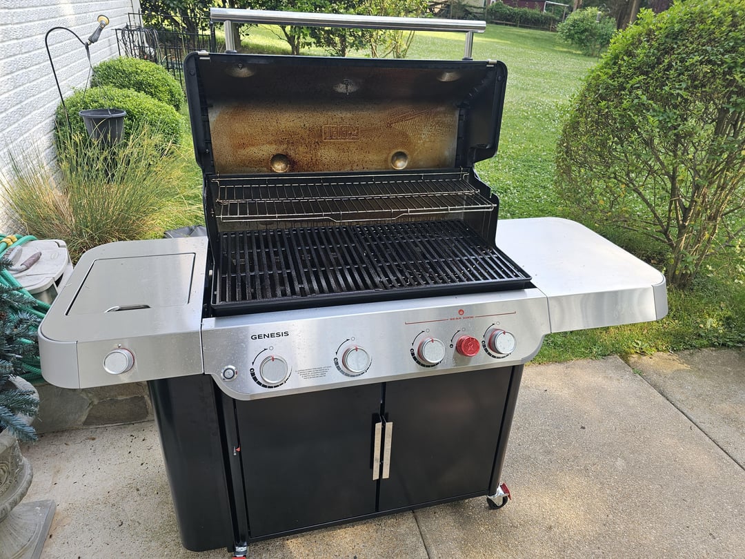 Got my old man's new grill set up and seasoned - Dining and Cooking