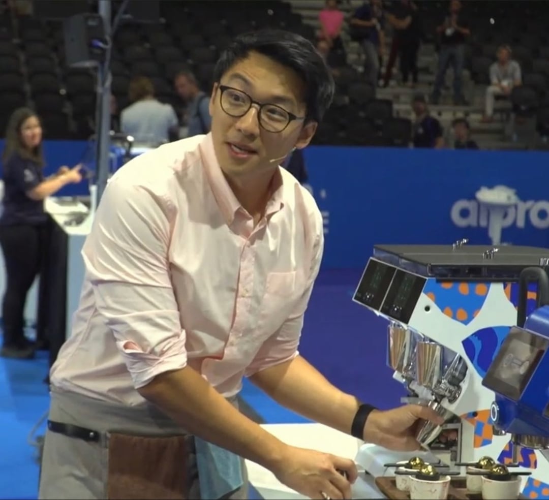 Newly crowned WBC Boram Um from Brazil using extract chilling - Dining ...