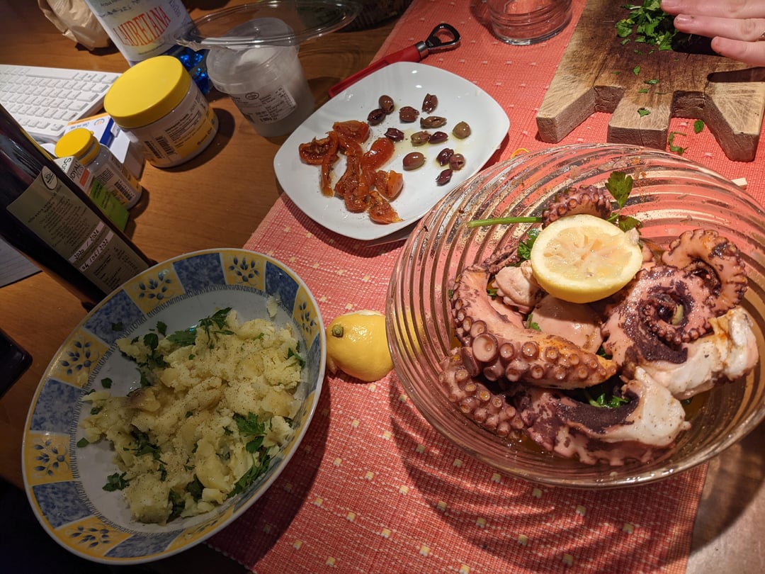 Octopus sandwich - Dining and Cooking