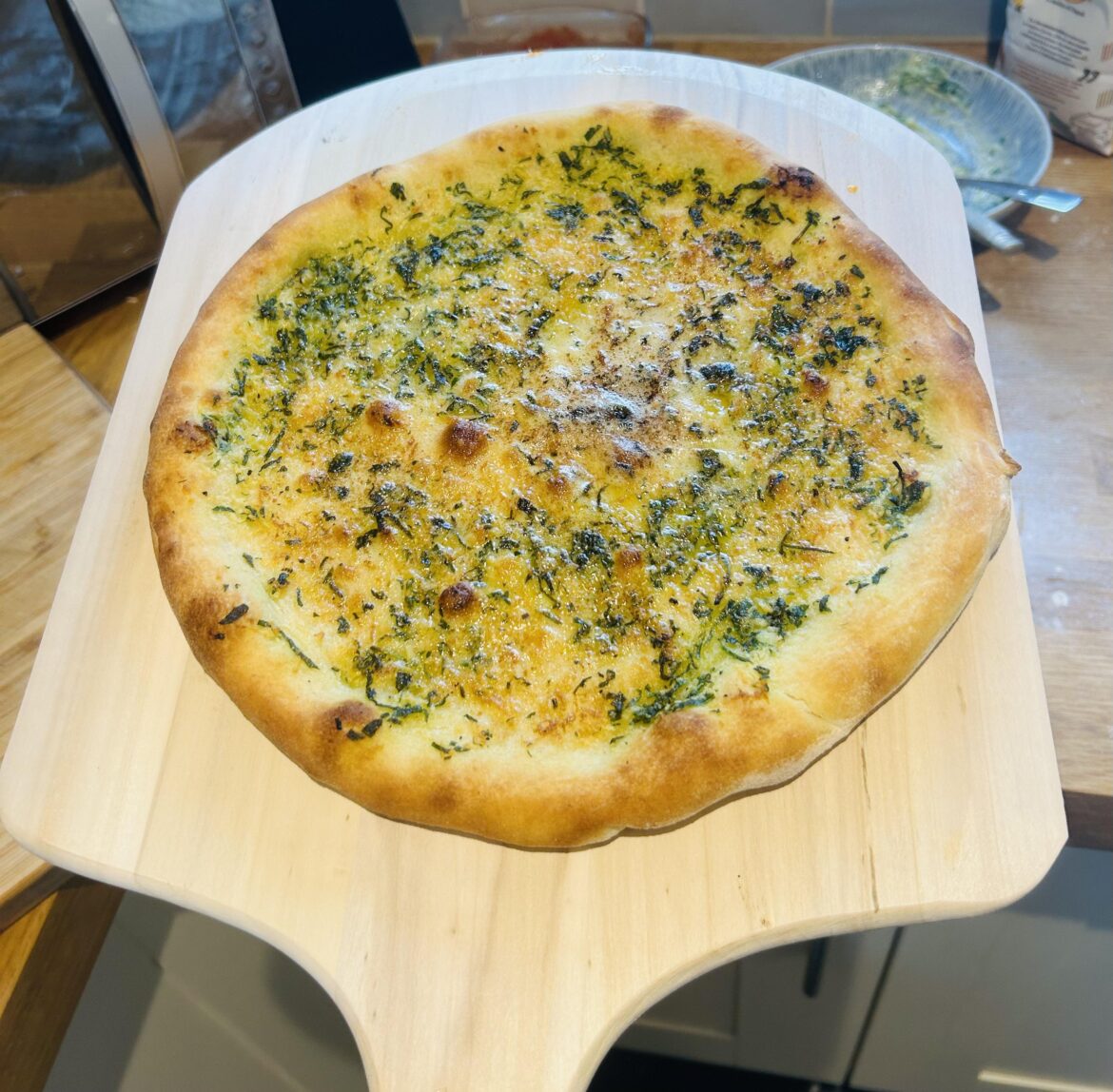 [homemade] Garlic butter pizza - Dining and Cooking