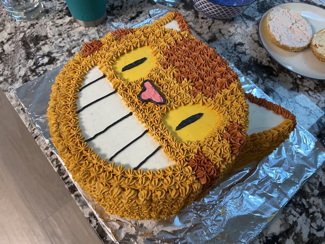 Cat bus buttercream cake - Dining and Cooking