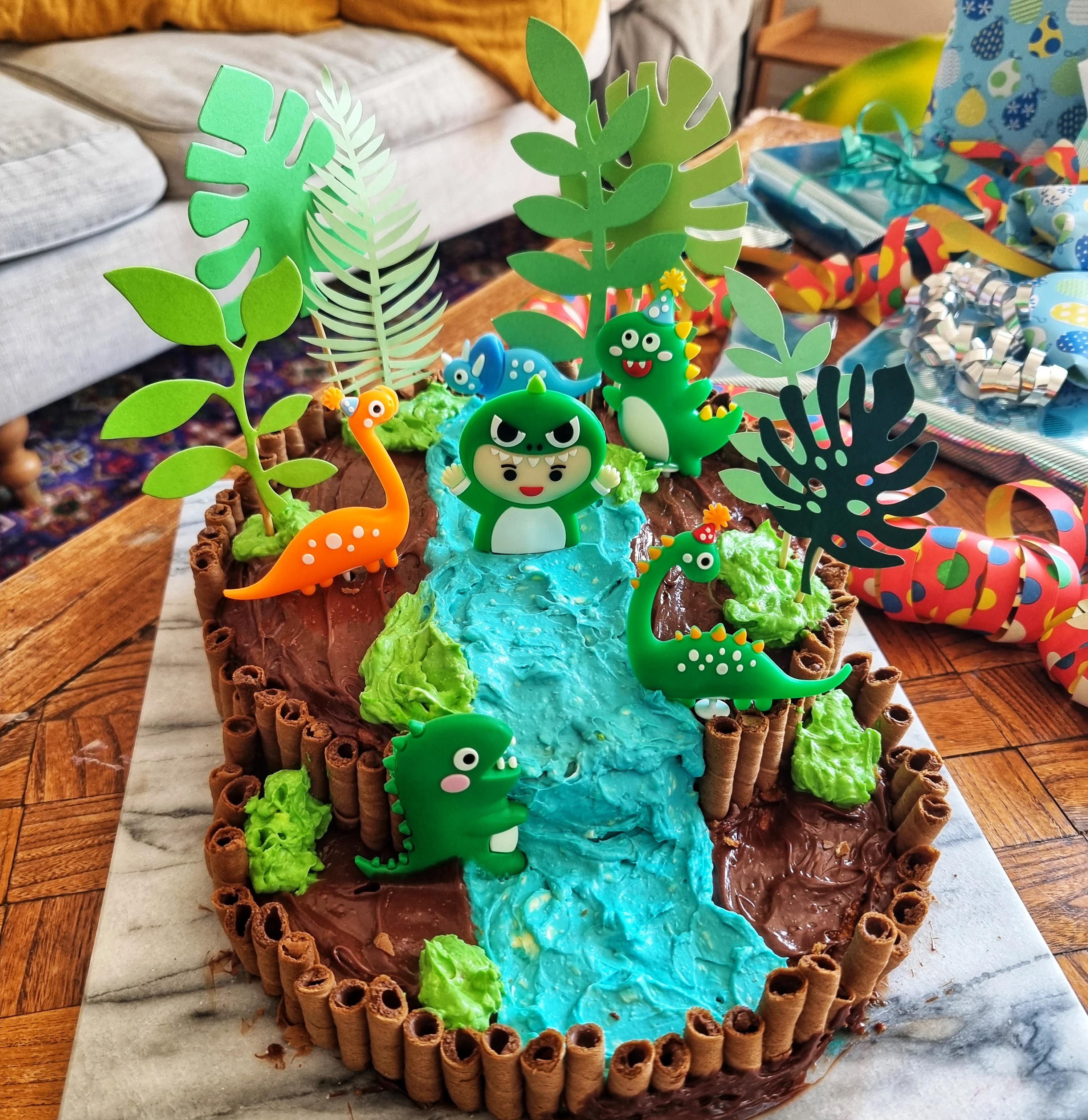Kiddo wanted dinosaur party cake for his 5th birthday... - Dining and ...