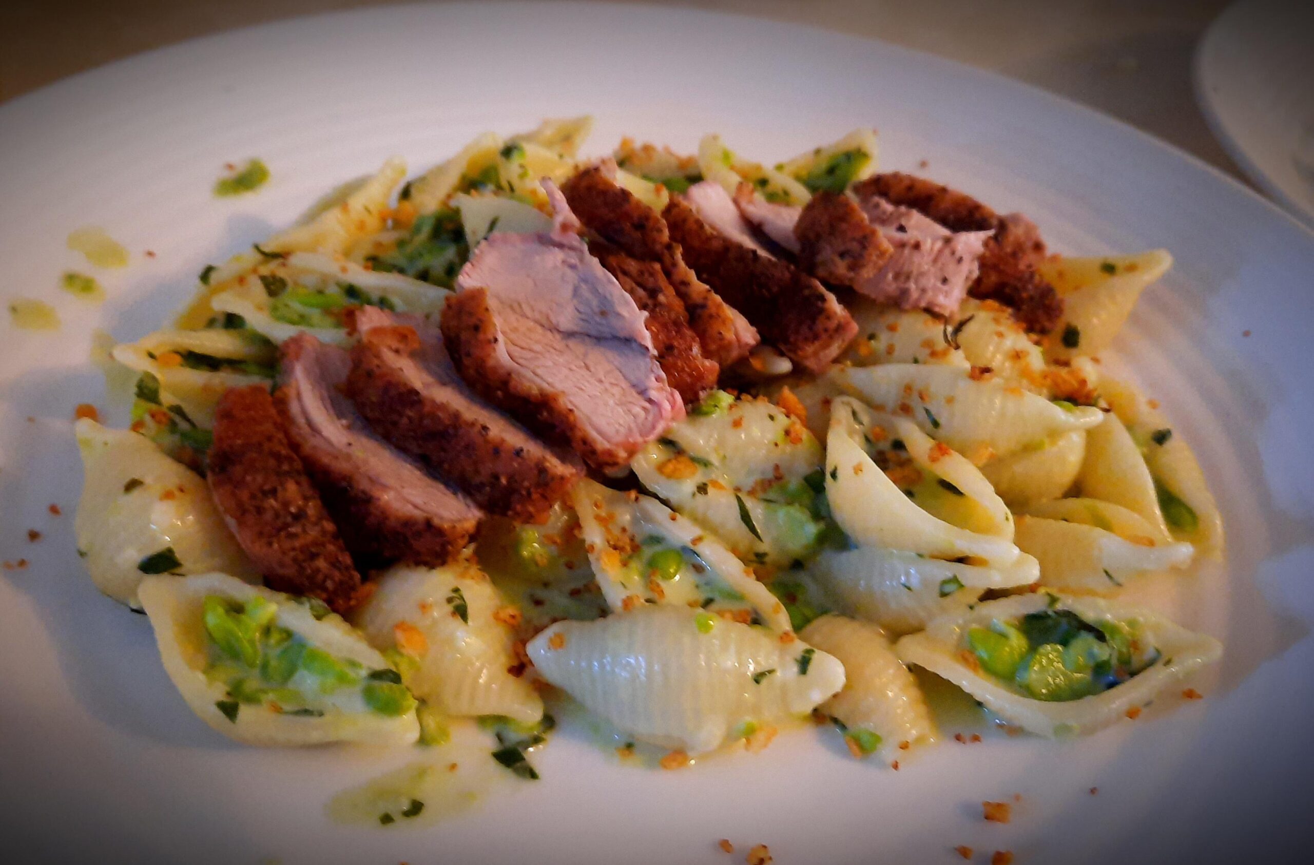 Pea, mint and Basil shells, with duck breast. - Dining and Cooking