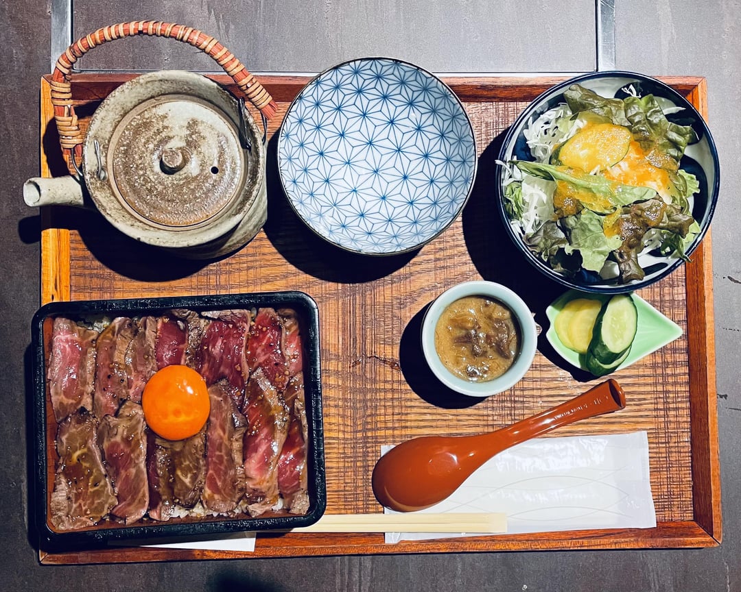 Osaka style steak-don (beef rice bowl) - Dining and Cooking
