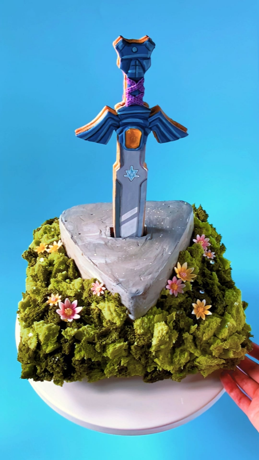I made a Legend of Zelda cake (with a Master Sword sandwich cookie) for ...