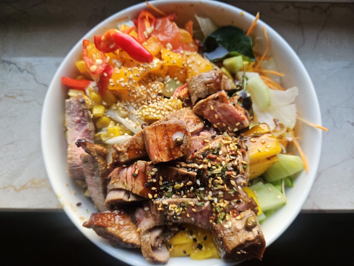 Pokebowl mango filet pur chitake corn pickled cucumber iceberg salad ...