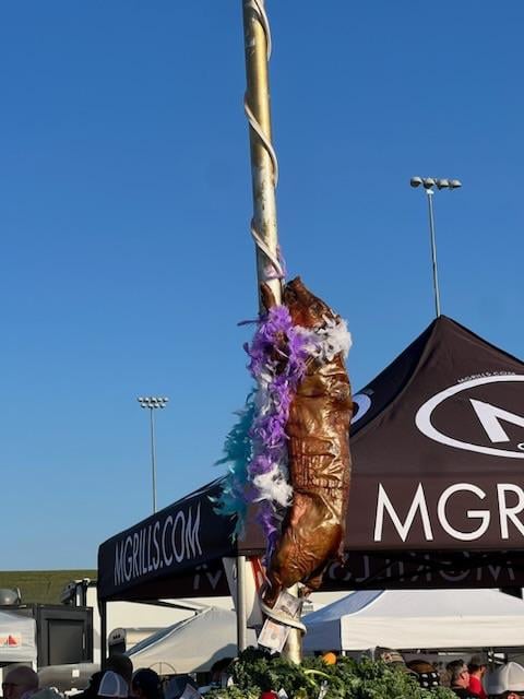 In case you’ve never seen a smoked hog on a stripper pole. - Dining and ...