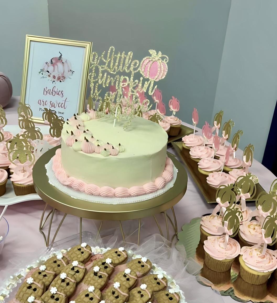 Made my first baby shower cake and cupcakes! - Dining and Cooking