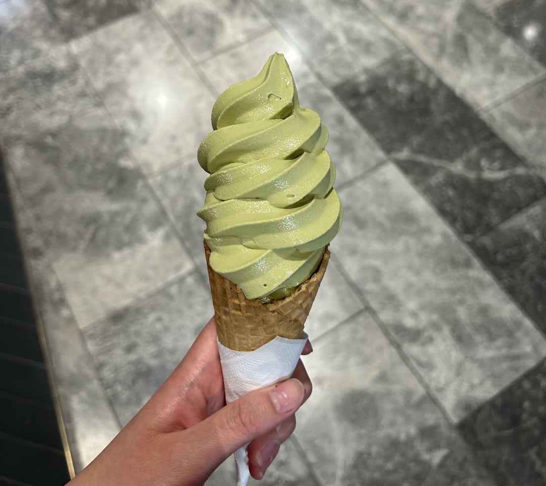 matcha soft serve? 2nd pic is my estimate ! tyia 🙂 - Dining and Cooking