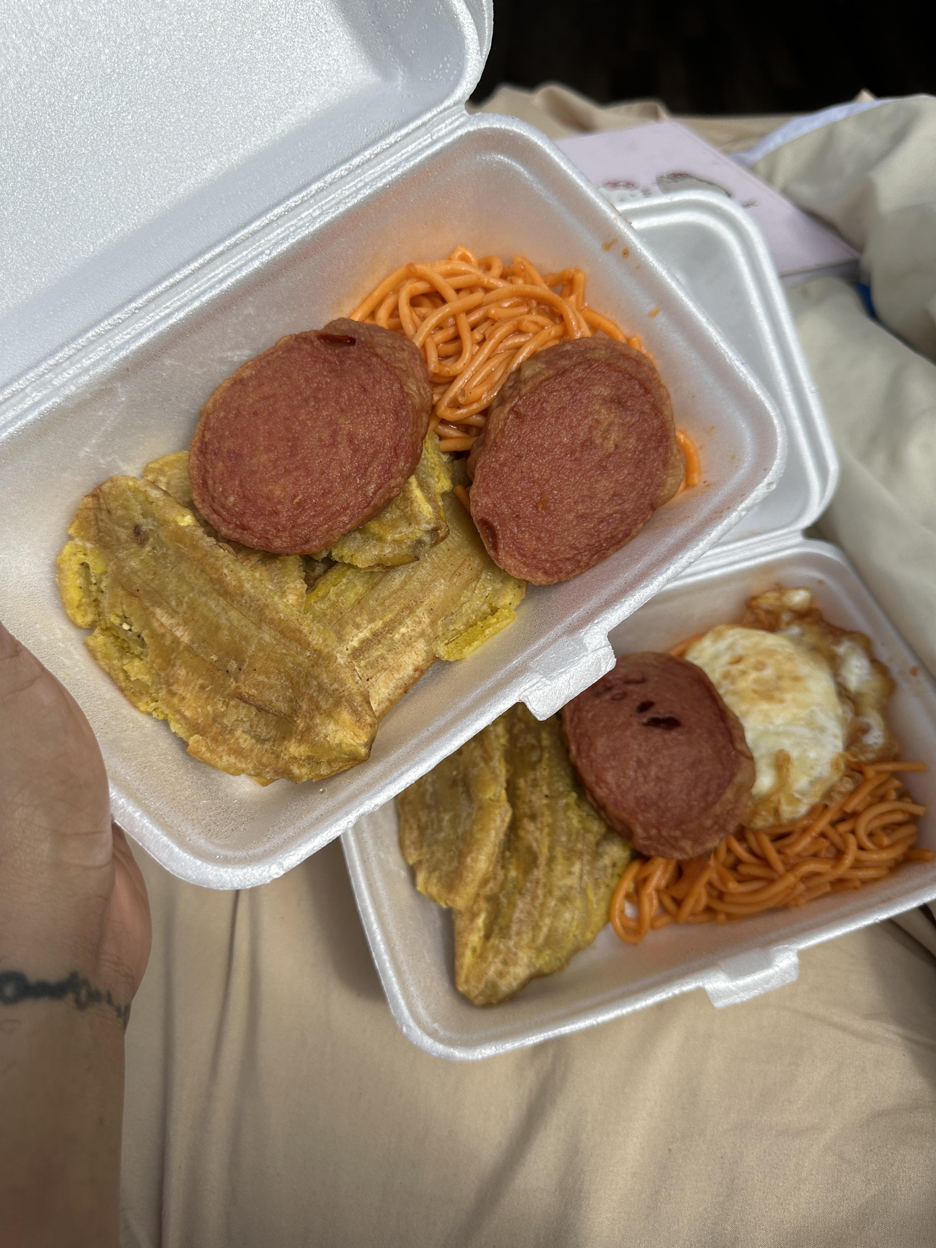 Platano with Salami accompanied by spaghetti - Dining and Cooking
