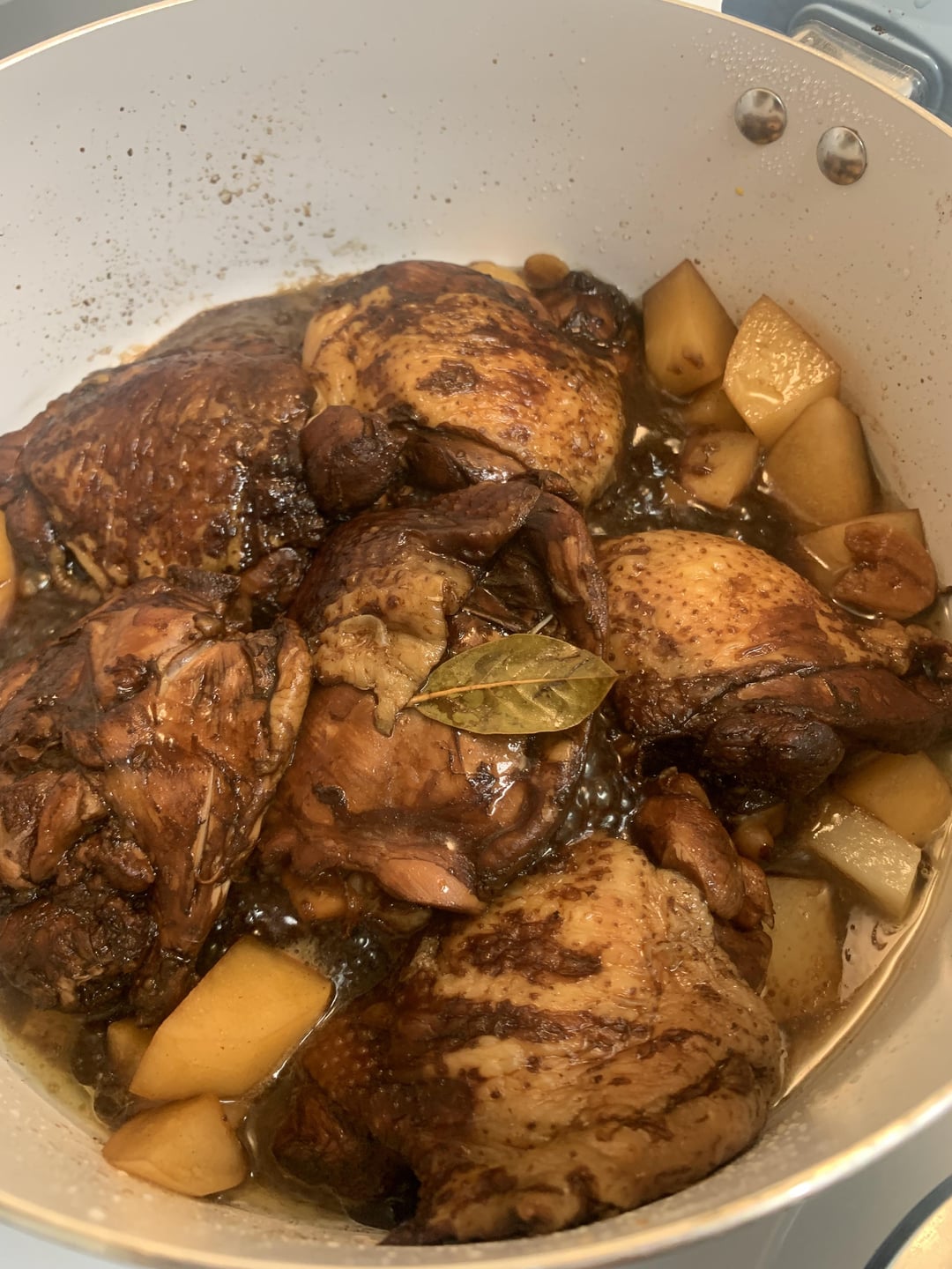 [Homemade] Filipino Chicken Adobo with potatoes - Dining and Cooking