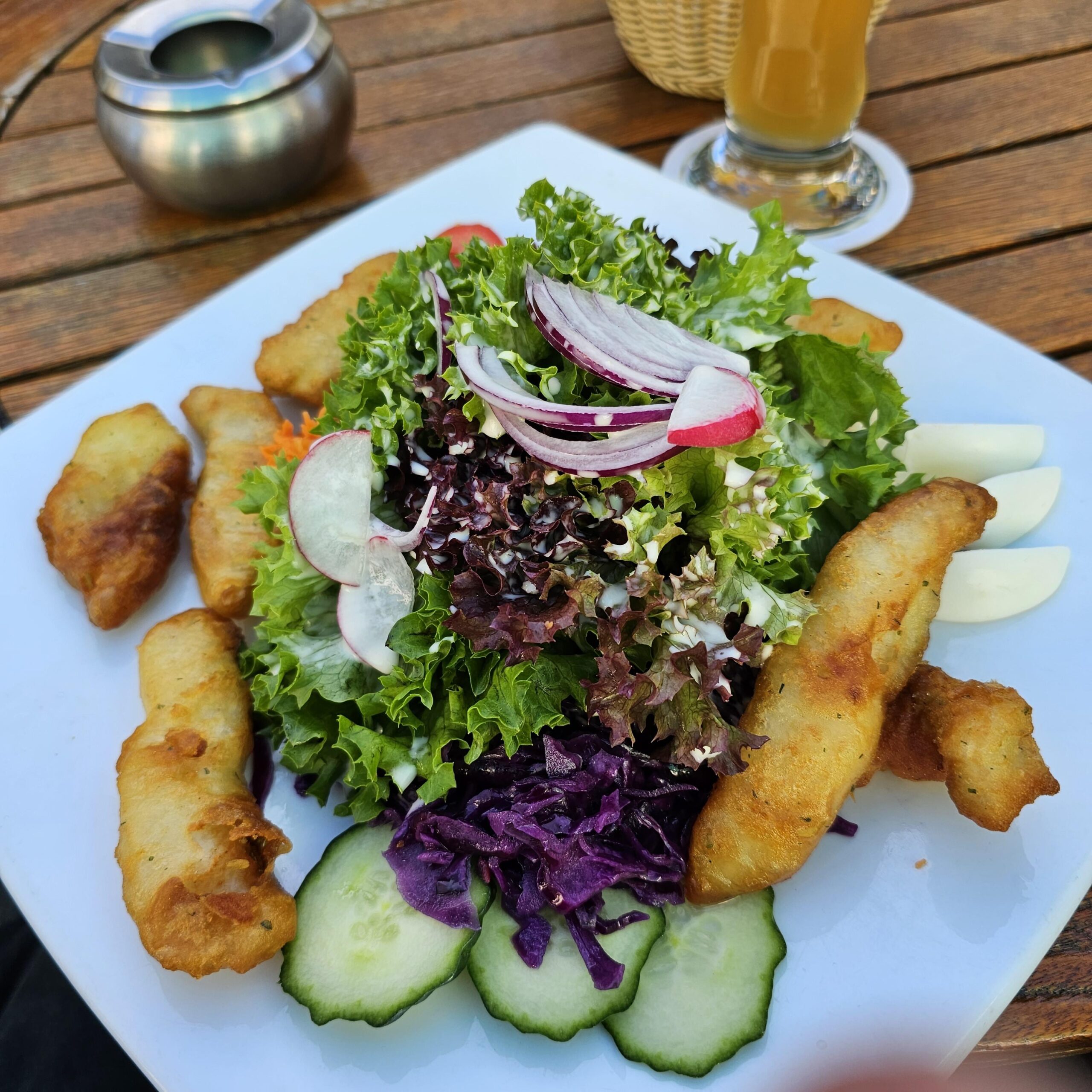 Mixed salad with Zander crispies (Singen, BW, Germany) - Dining and Cooking